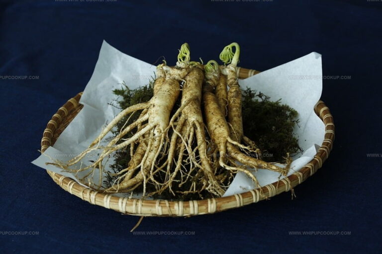 What Does Ginseng Taste Like? Discover Its Earthy Flavor Profile - Whip ...