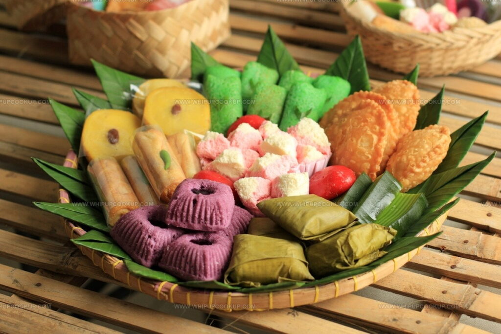 29 Tasty Authentic Indonesian Snacks to Delight Your Palate - Whip Up ...